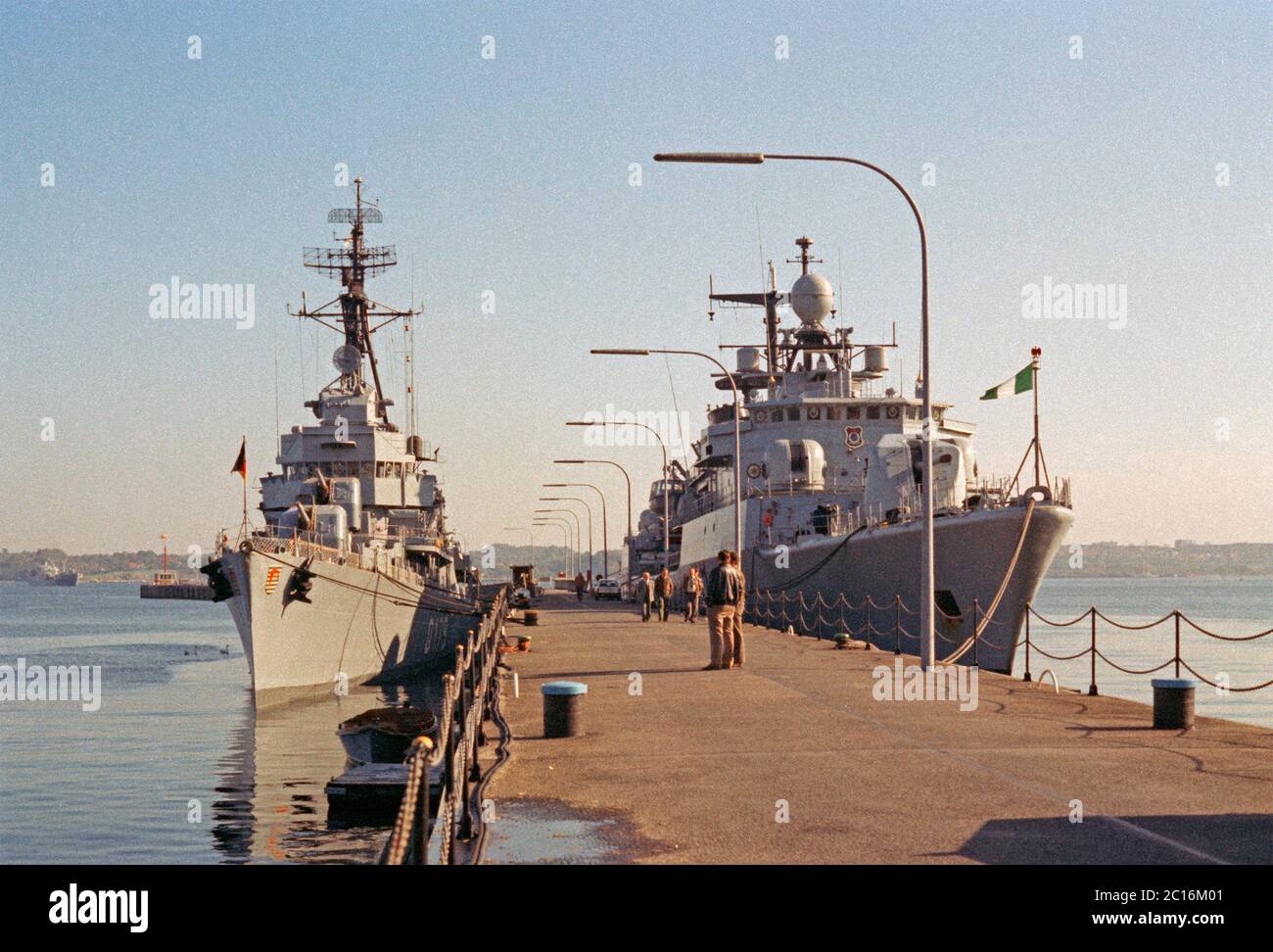 Historisches kriegsschiff hi-res stock photography and images - Alamy