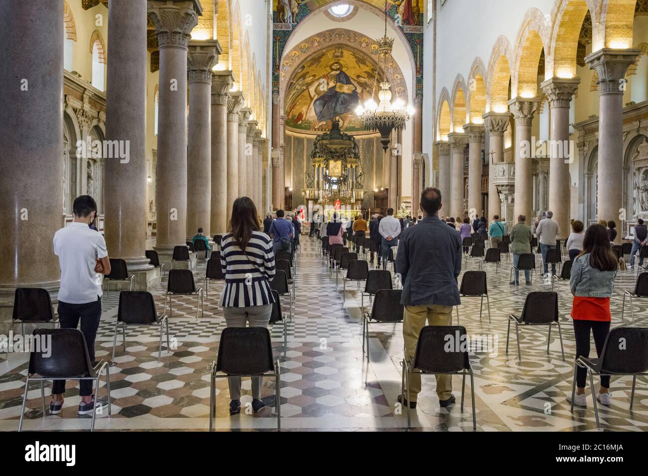Mass celebration during covid crisis hi-res stock photography and ...