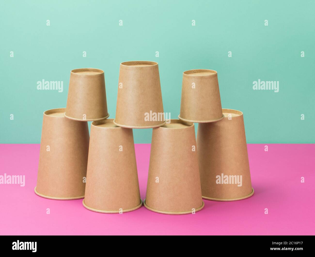 Paper cups for cafes and fast food restaurants. Disposable tableware on ...