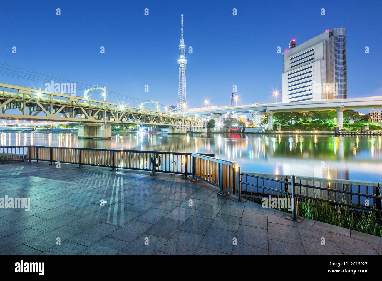 empty floor with cityscape of tokyo at night Stock Photo - Alamy