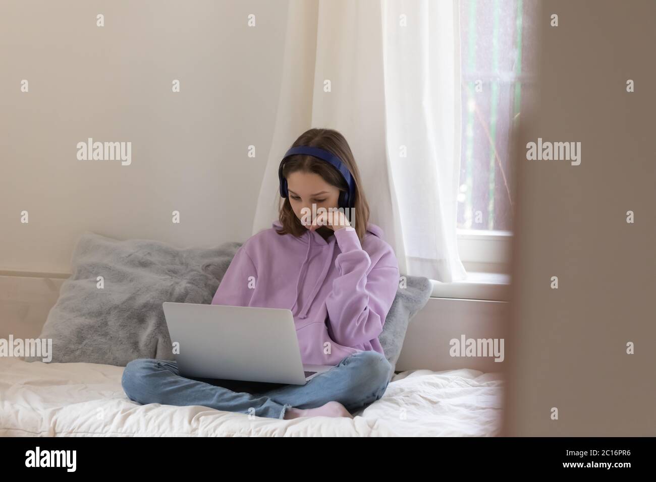 Sad teenager computer hi-res stock photography and images - Alamy