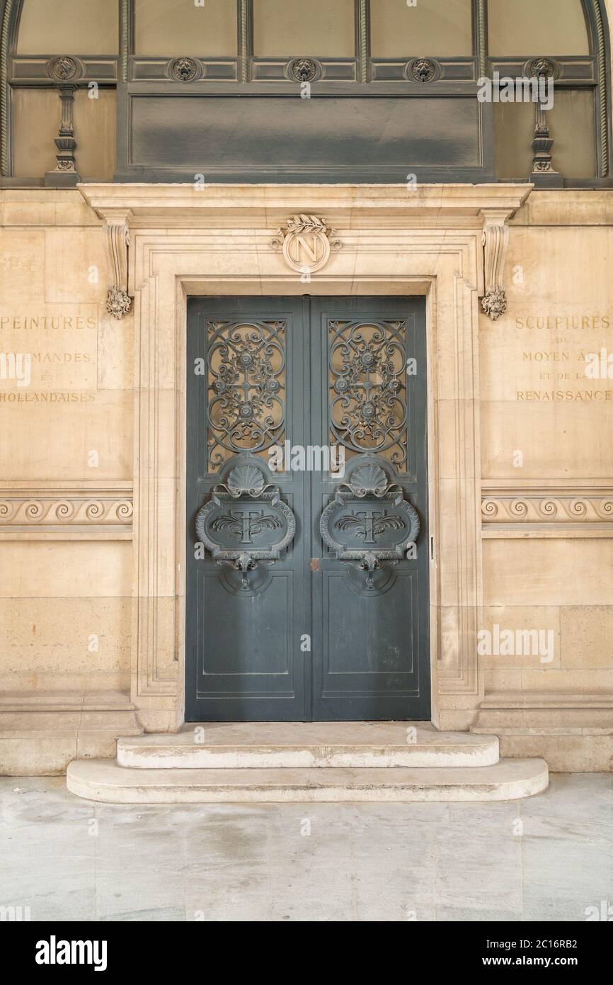 Door architectural exteriors details of the Louvre museum Stock Photo ...