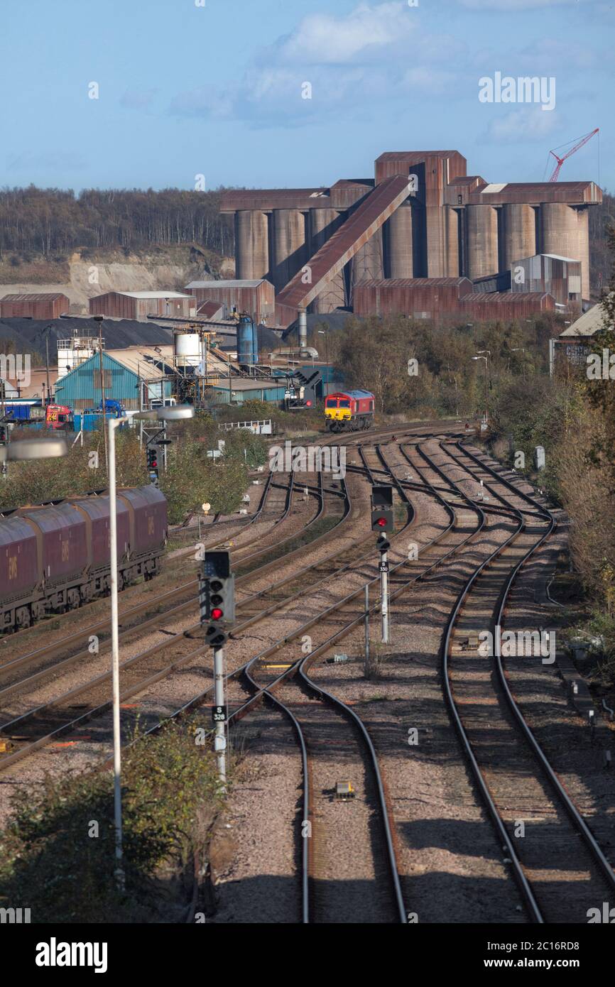 DB Cargo rail class 66 locomotive 66091 running round its train at ...