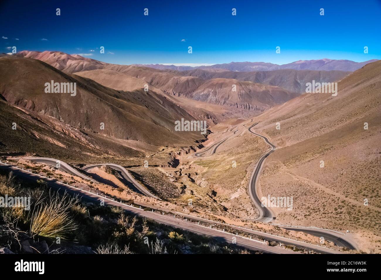 Twisting turning winding bending hi-res stock photography and images ...