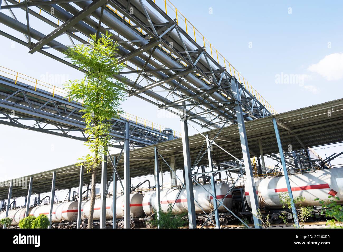 pipeline design in modern petrol chemical factory Stock Photo - Alamy