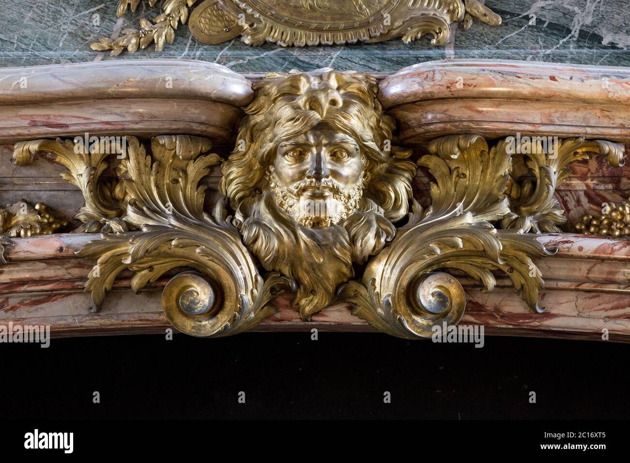 Old stone face hi-res stock photography and images - Alamy