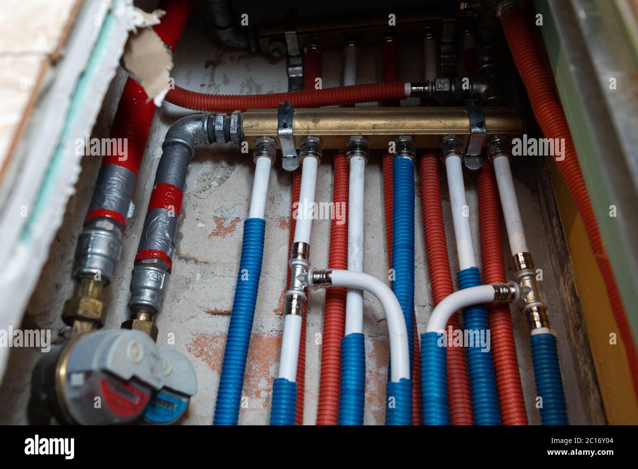 Plumbing in walls hi-res stock photography and images - Alamy