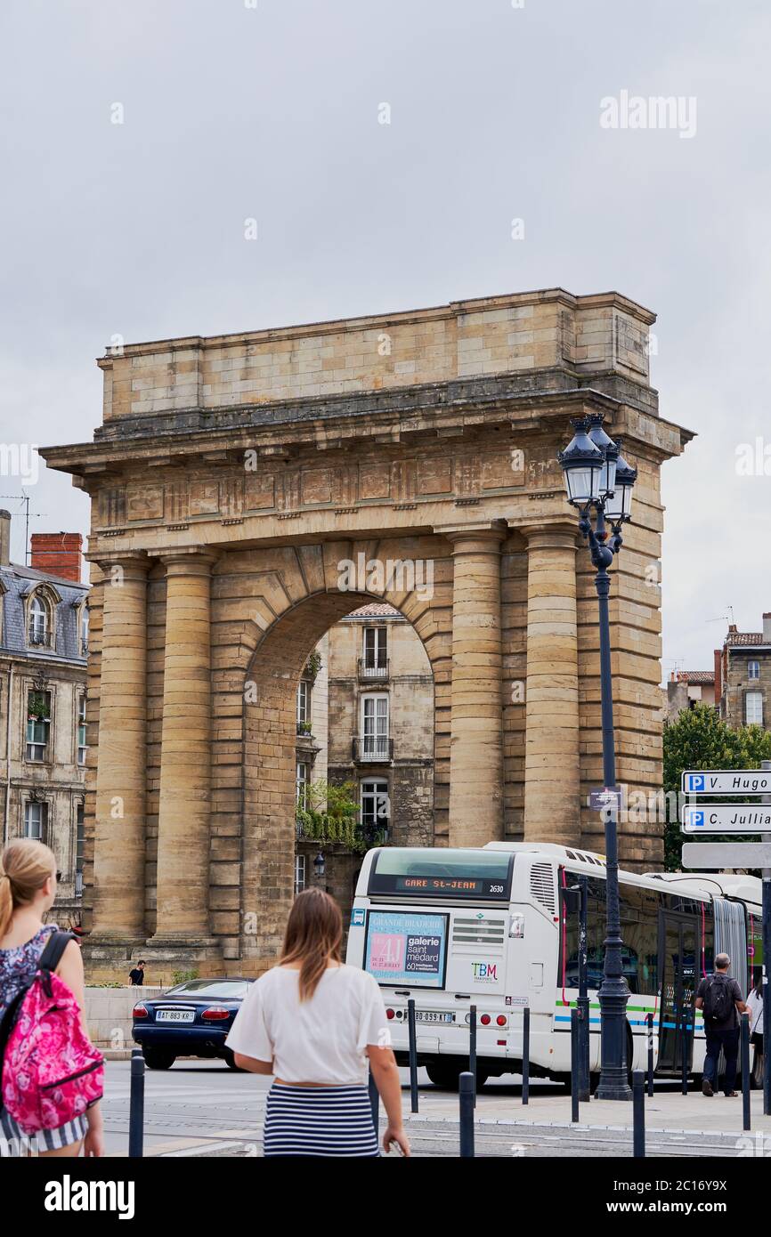 The burgundy gate, a former gateway into Bordeaux Stock Photo - Alamy