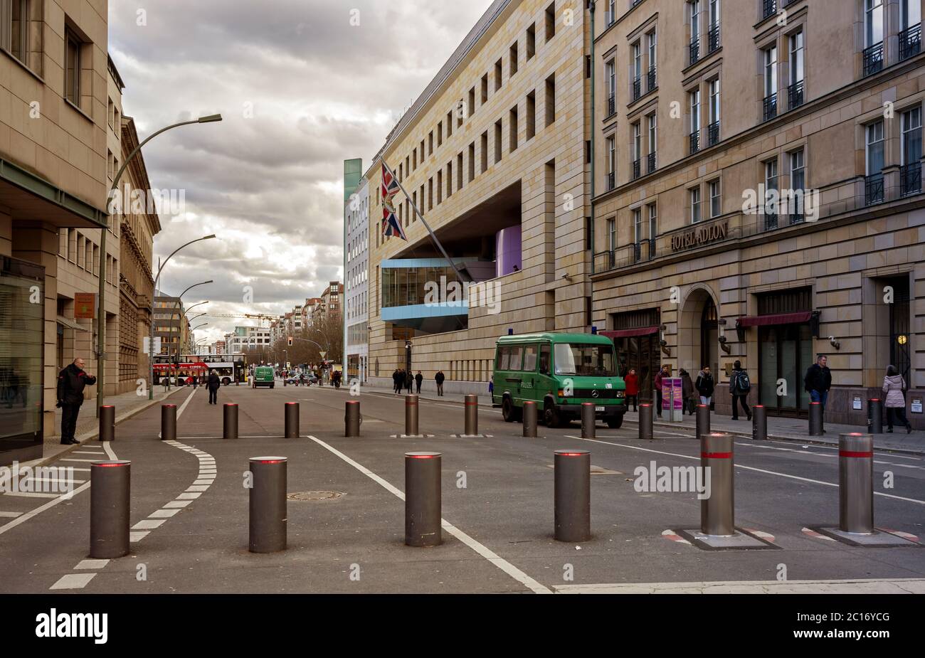 Area security hi-res stock photography and images - Alamy