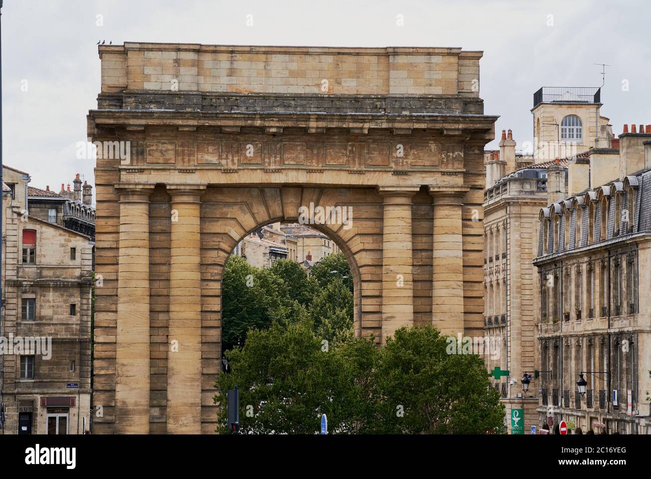 The burgundy gate, a former gateway into Bordeaux Stock Photo - Alamy