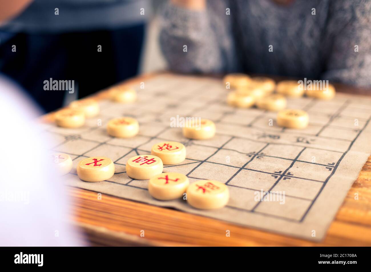 people playing chinese chess in park Stock Photo - Alamy
