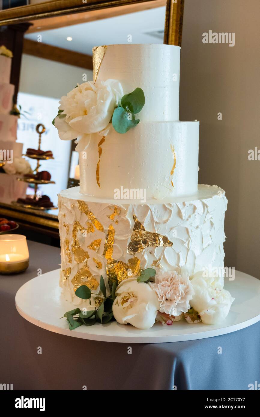 Three layered wedding cake hi-res stock photography and images - Alamy