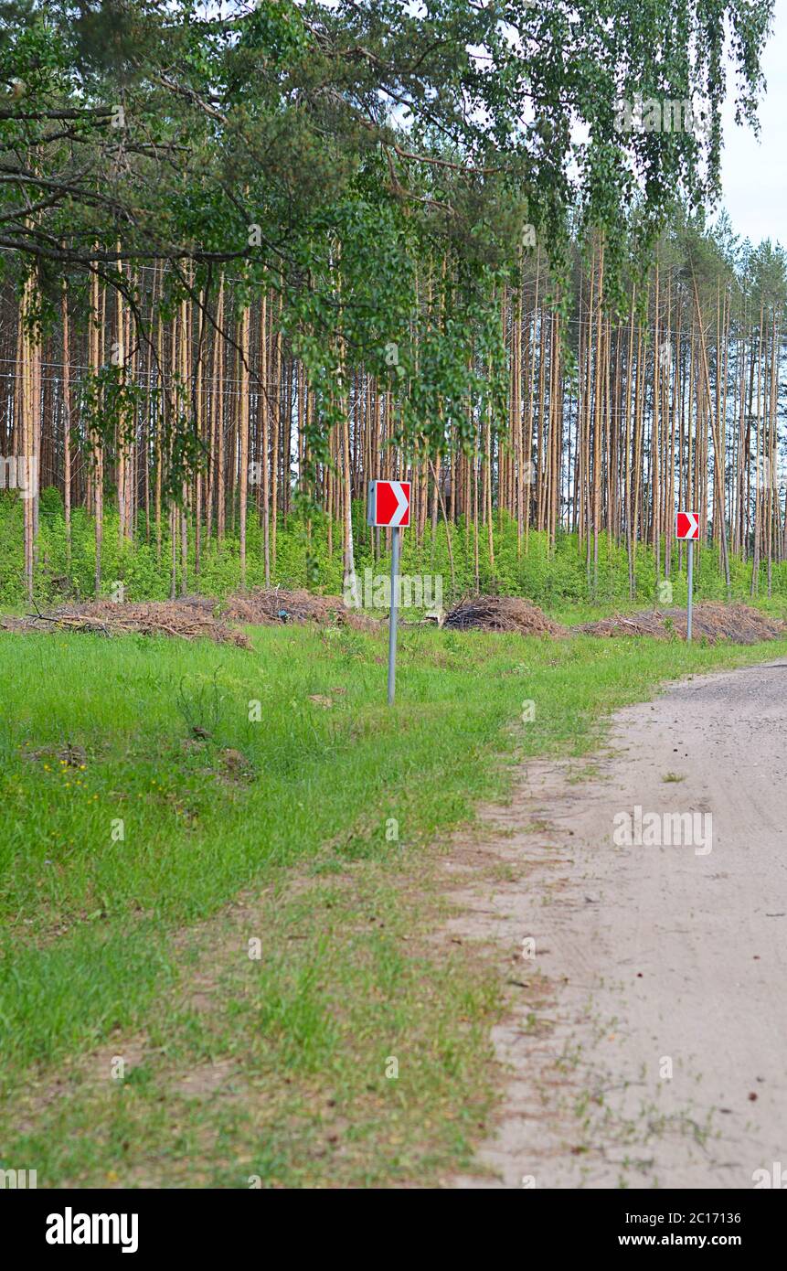 Road sign on the edge of the slopes Stock Photo - Alamy