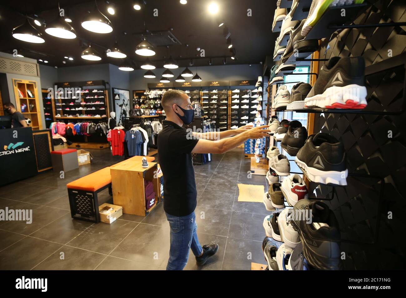 Lifting works High Resolution Stock Photography and Images - Alamy