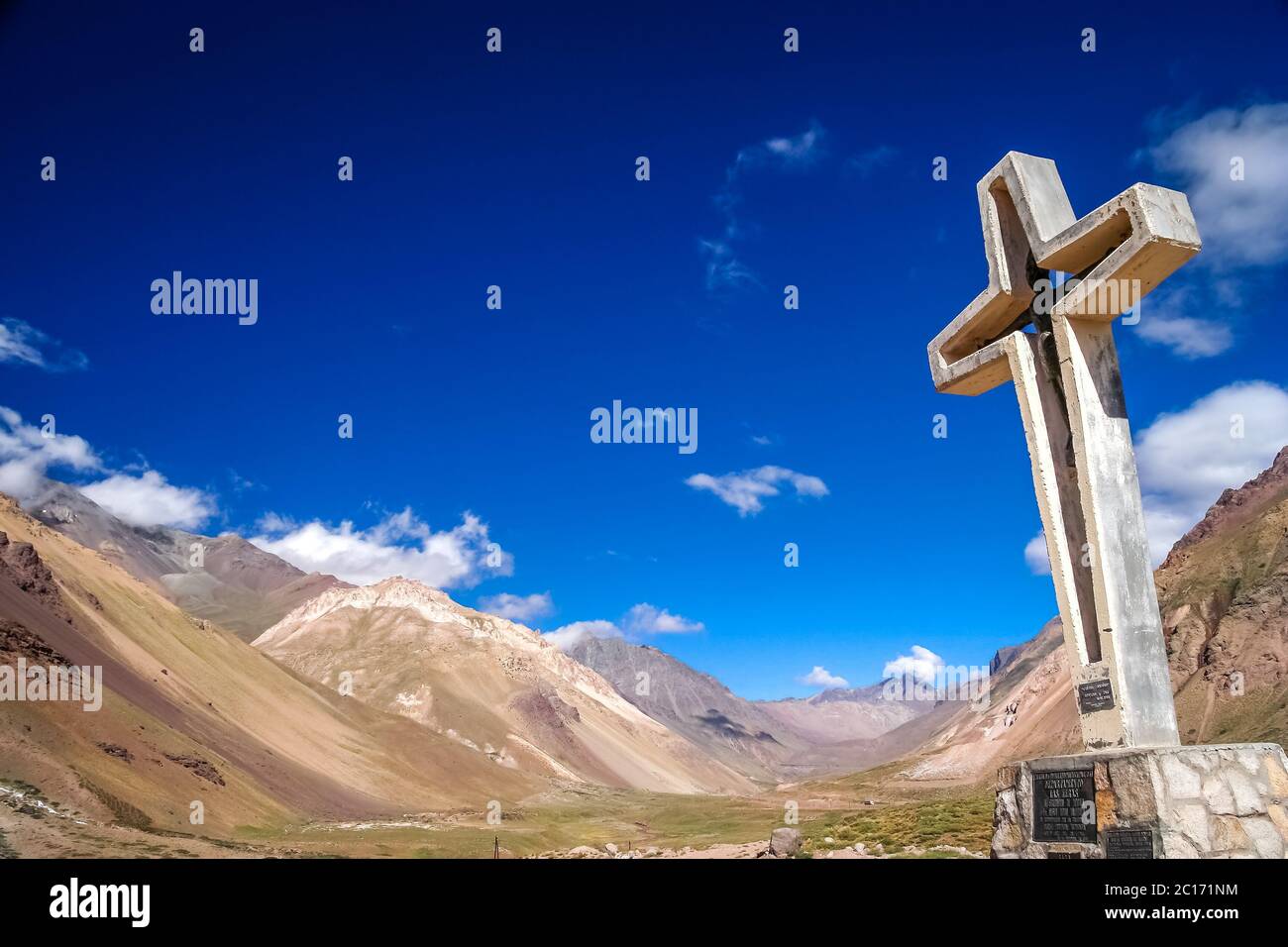 Cross in the argentinian Andes Stock Photo - Alamy