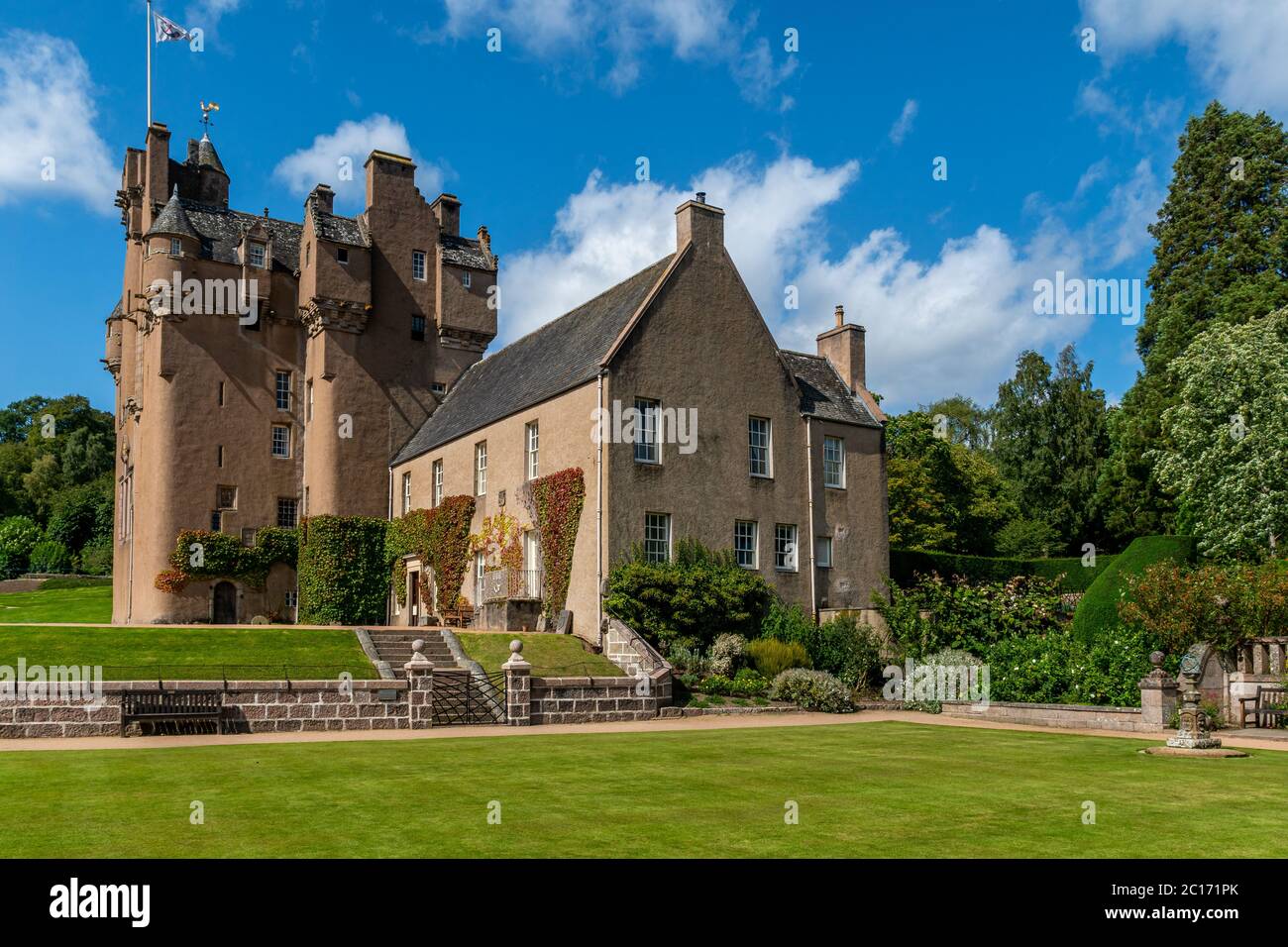 Crathes castle hi-res stock photography and images - Alamy
