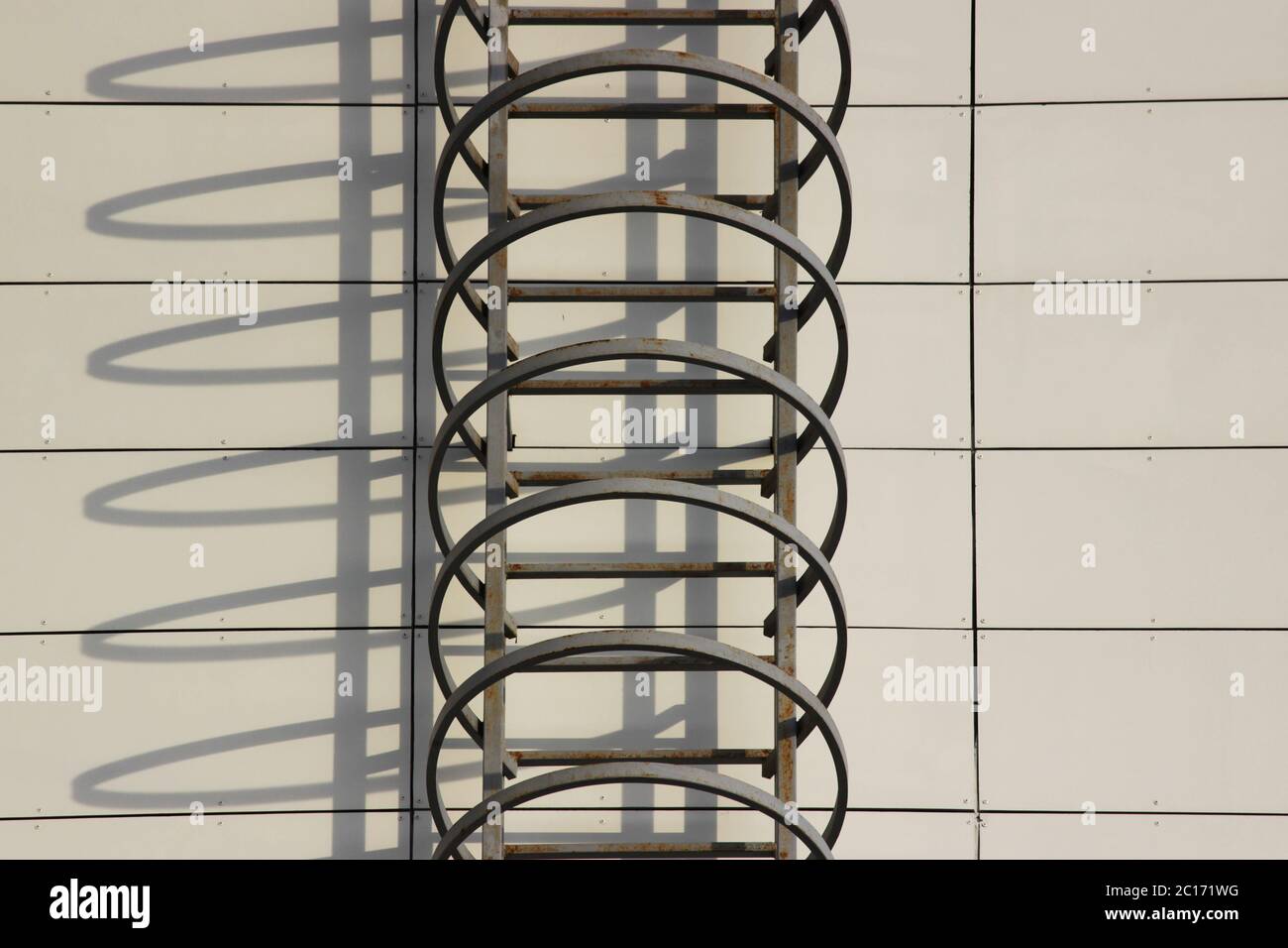 Fire escape building architecture hi-res stock photography and images ...