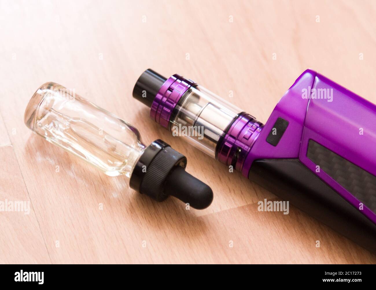 Vapingdevice hi-res stock photography and images - Alamy