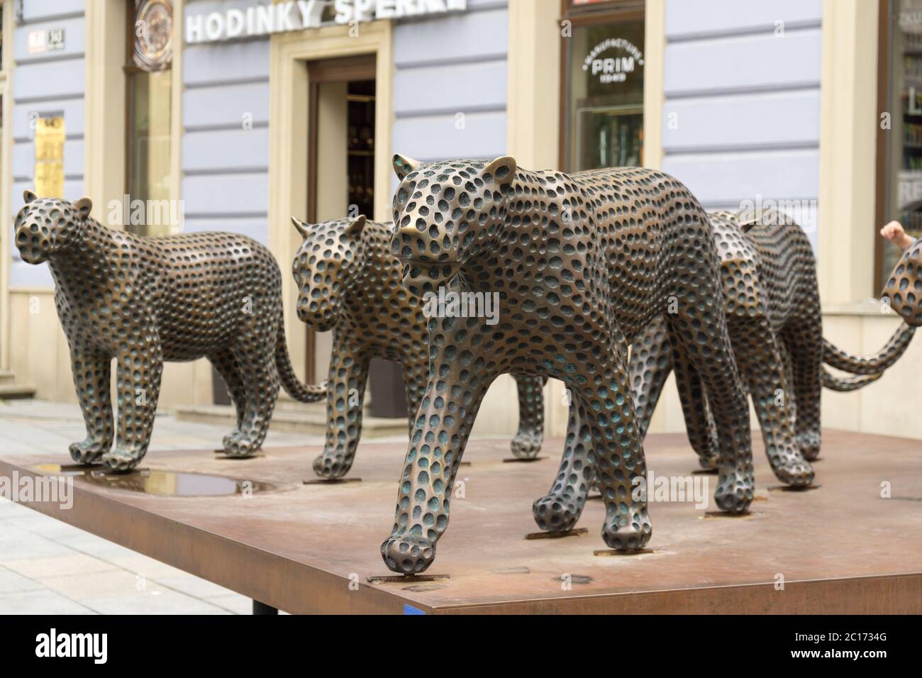 Statues of cheetah on the street Stock Photo - Alamy