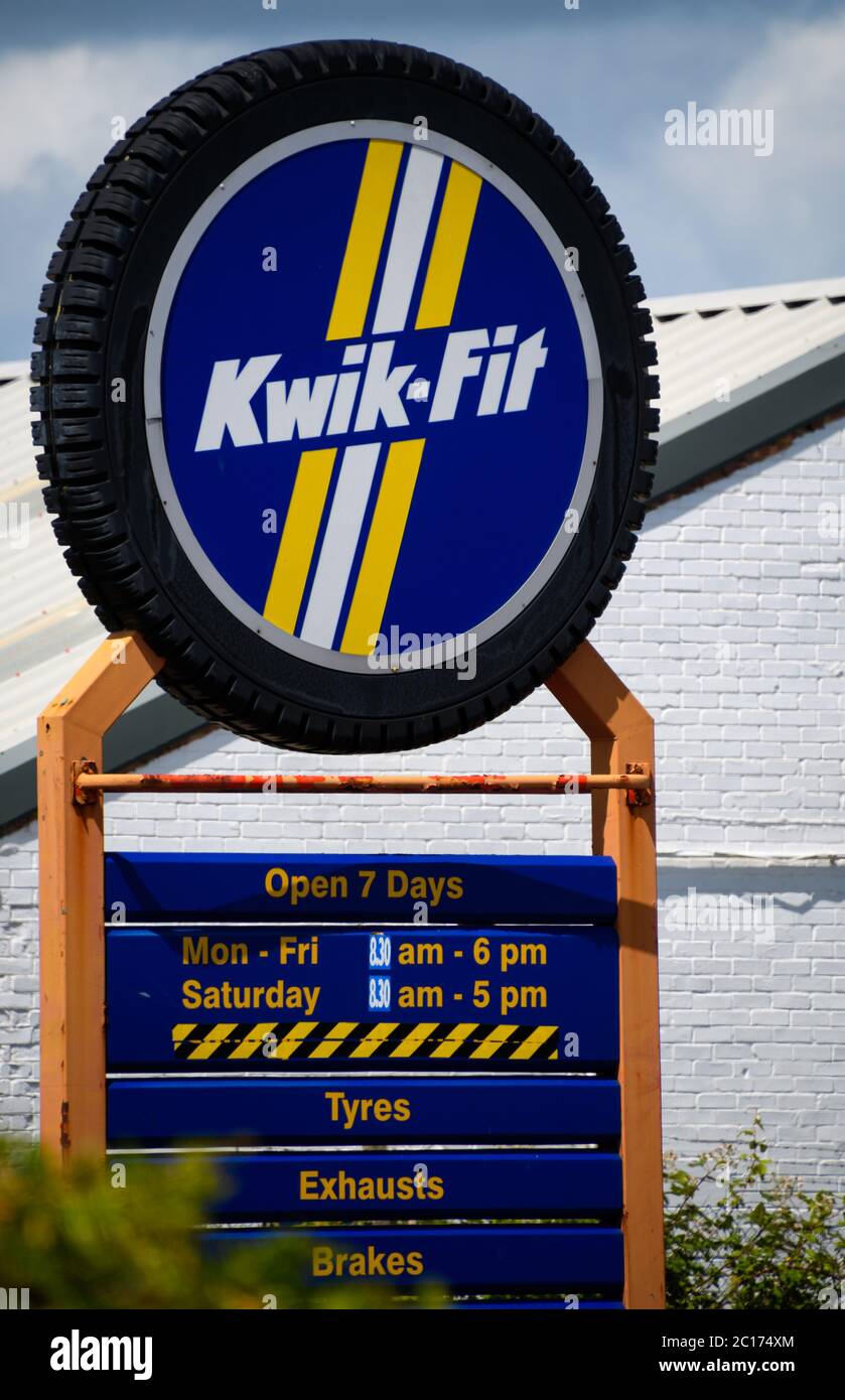 Kwik fit sign hi-res stock photography and images - Alamy
