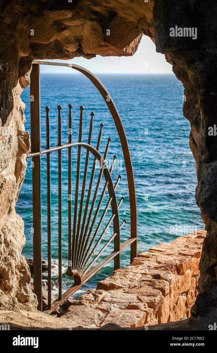 Railings and ocean wall Stock Photo - Alamy