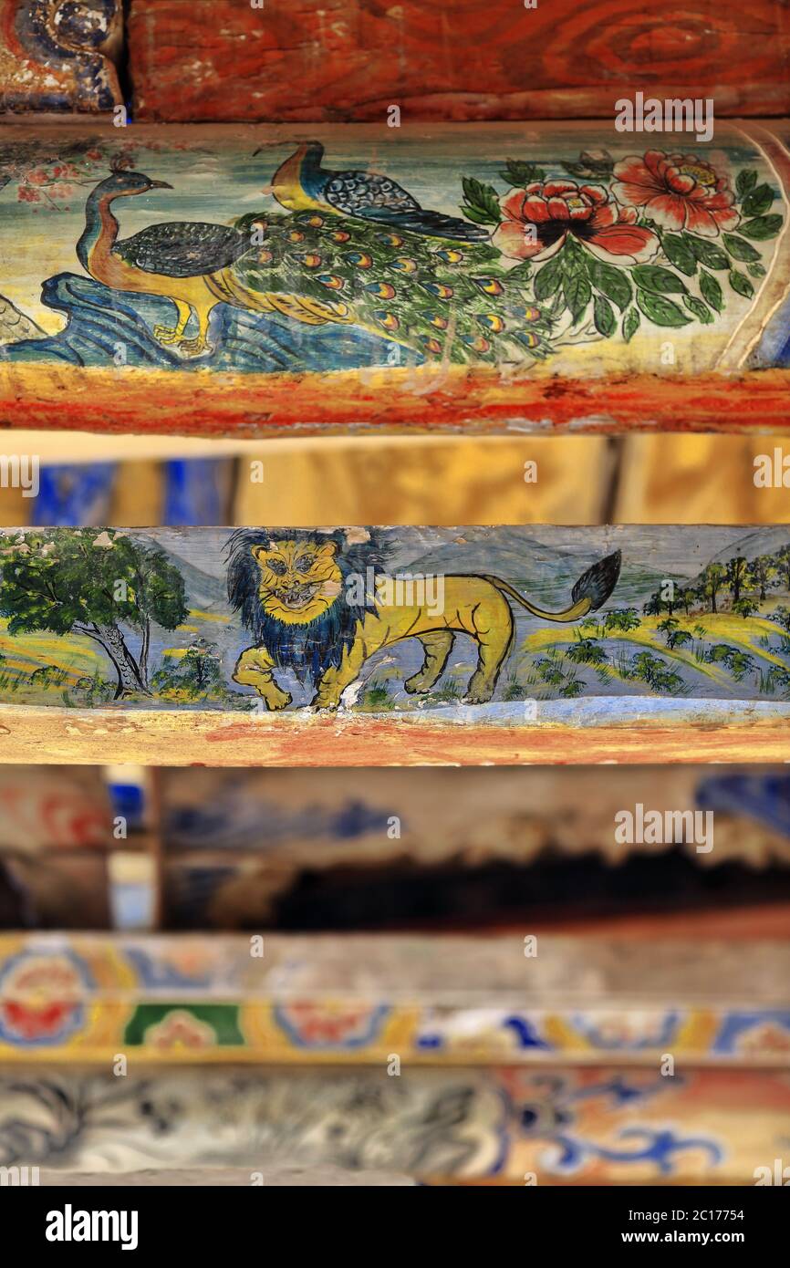 Plychrome wooden beams-traditional Chinese roof timber frame. Qianfo ...