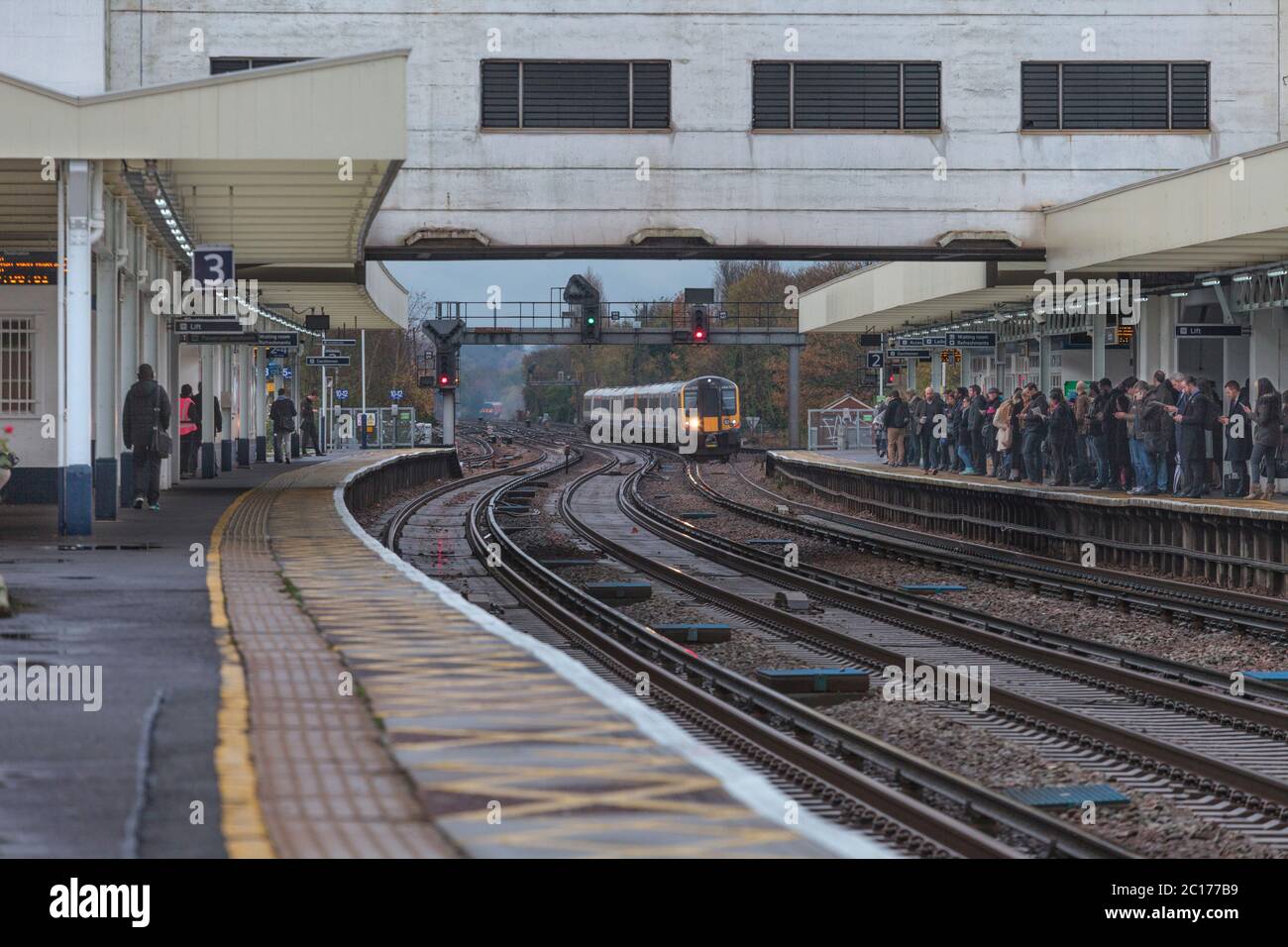 South west trains platform hi-res stock photography and images - Alamy