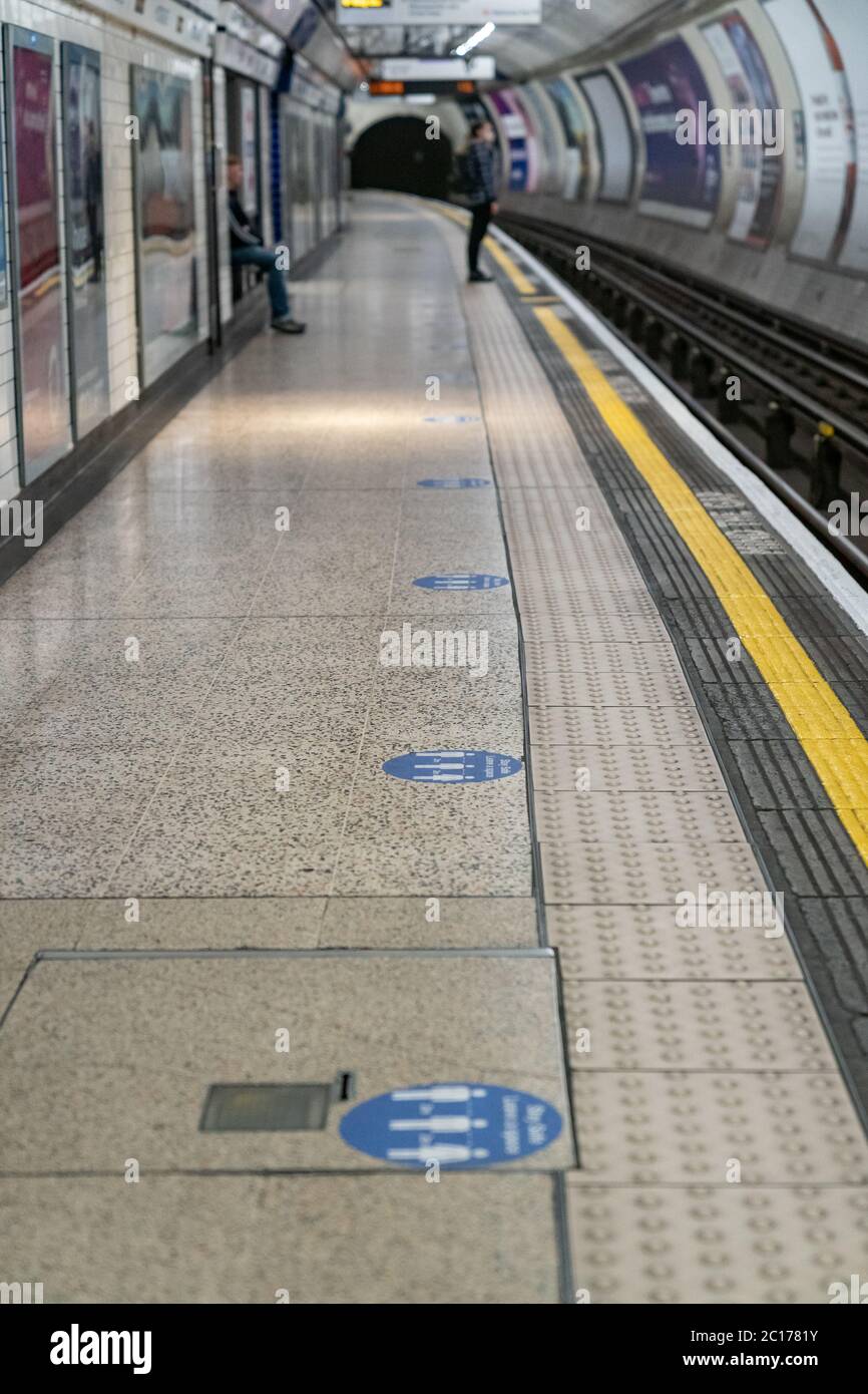 London underground sign and steps hi-res stock photography and images ...