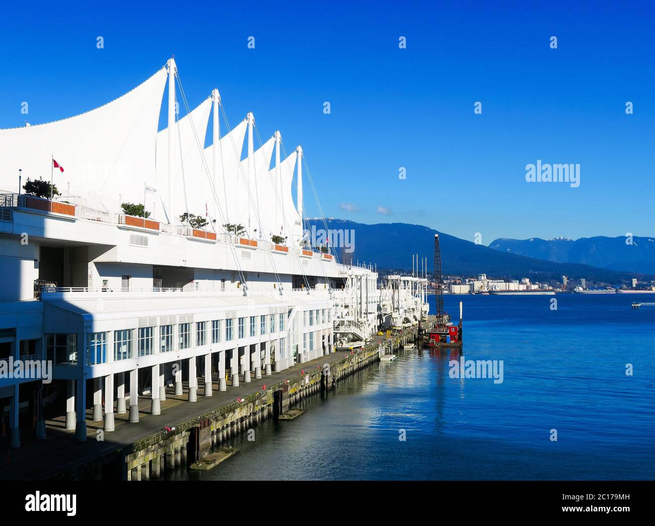 Vancouver blue sky hi-res stock photography and images - Alamy