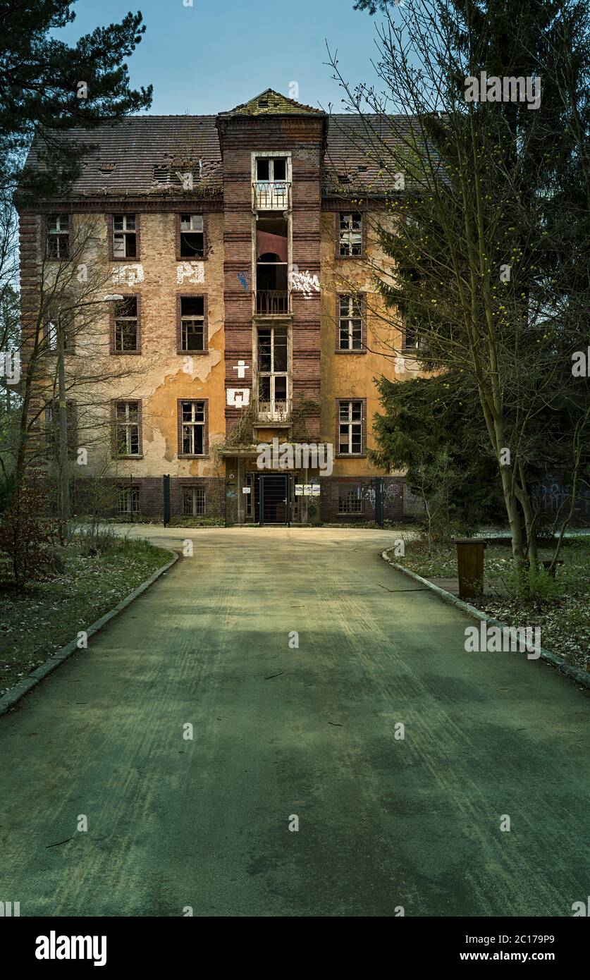 Old hospital hi-res stock photography and images - Alamy