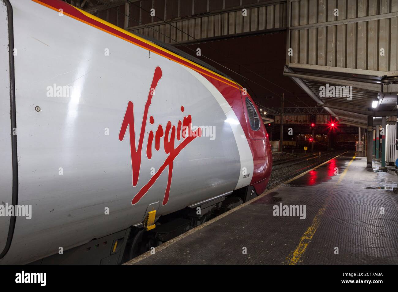 Virgin trains class 390 Alstom Pendolino train 390137 at Preston ...