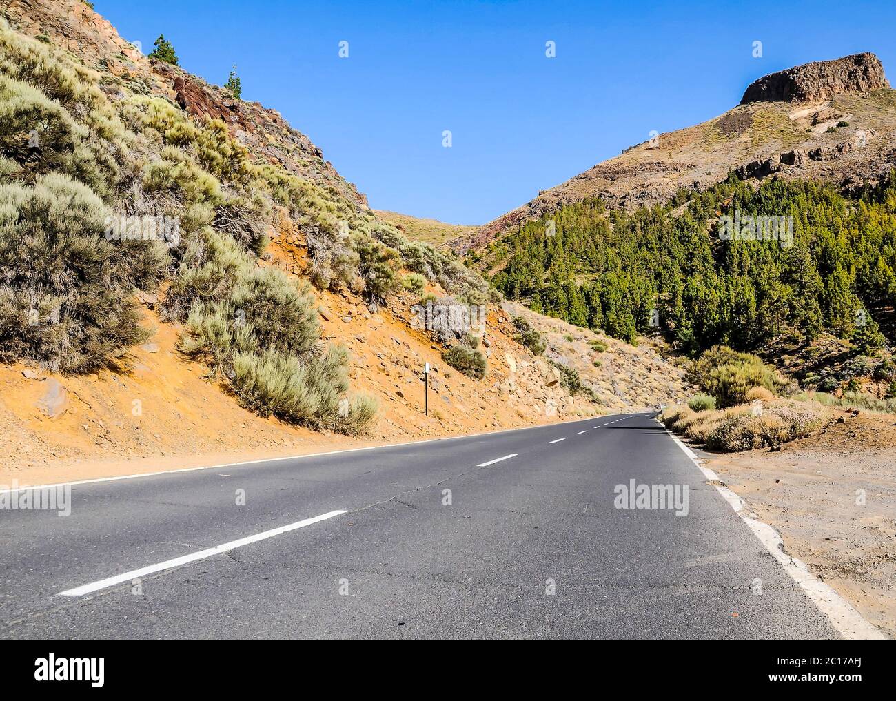 Empty road in the mountains hi-res stock photography and images - Alamy
