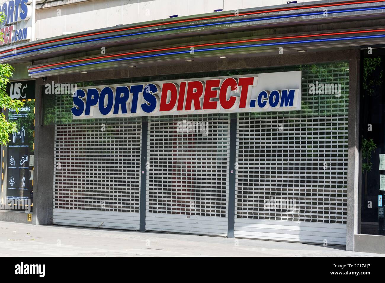 Sports direct oxford street hi-res stock photography and images - Alamy