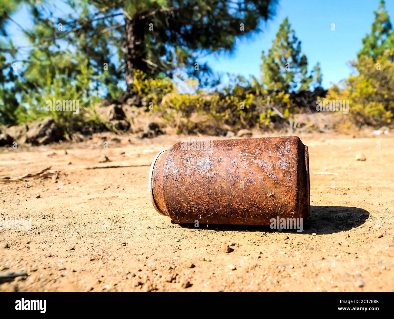 Rusted beer can hi-res stock photography and images - Alamy