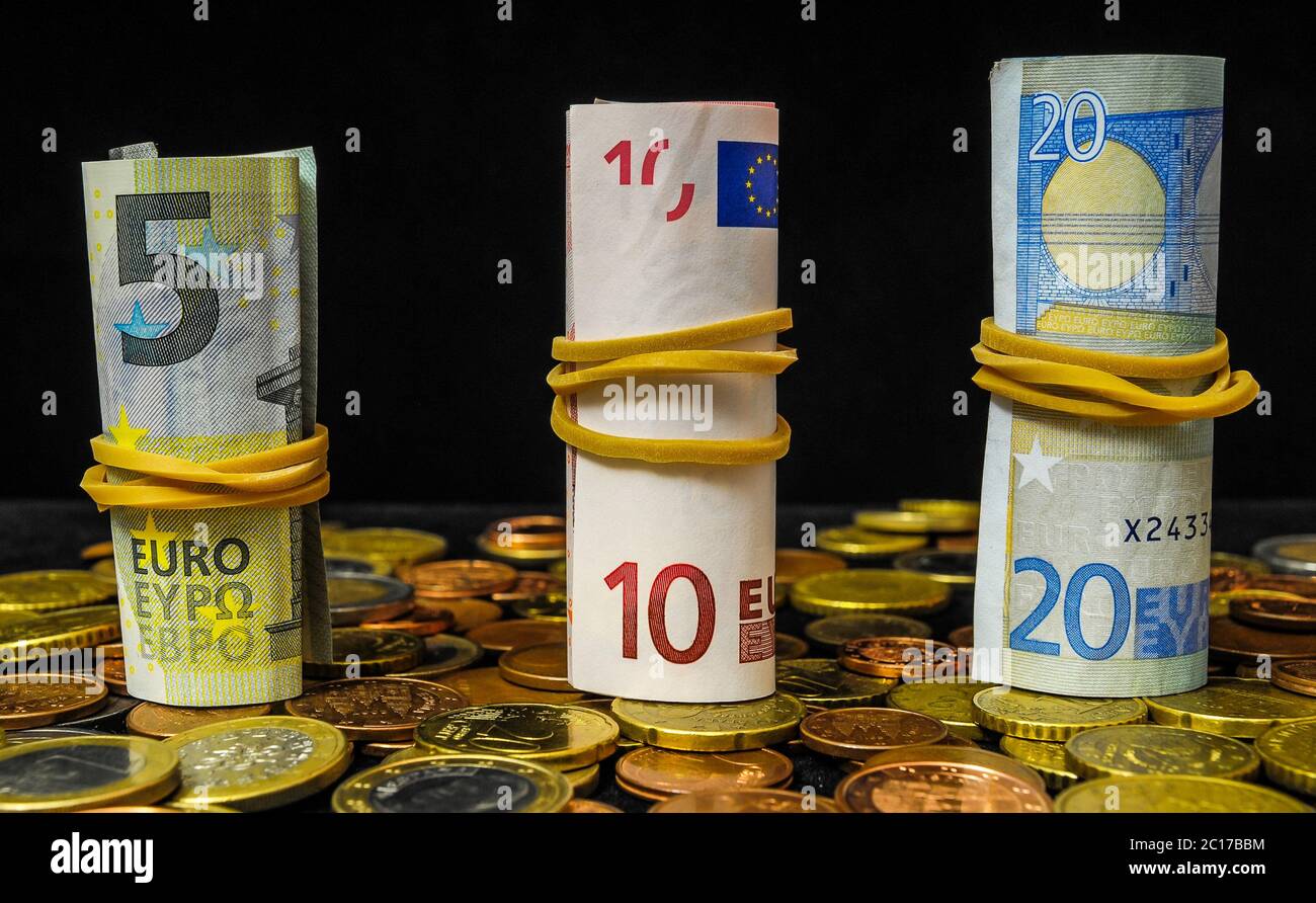 Scattered euro coins hi-res stock photography and images - Alamy
