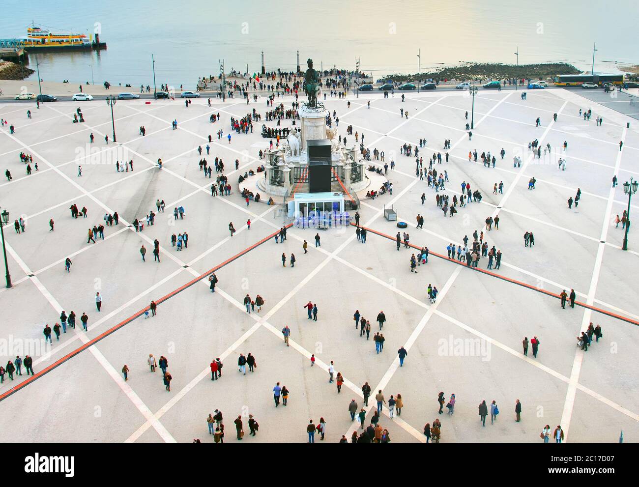 Crowded square hi-res stock photography and images - Alamy