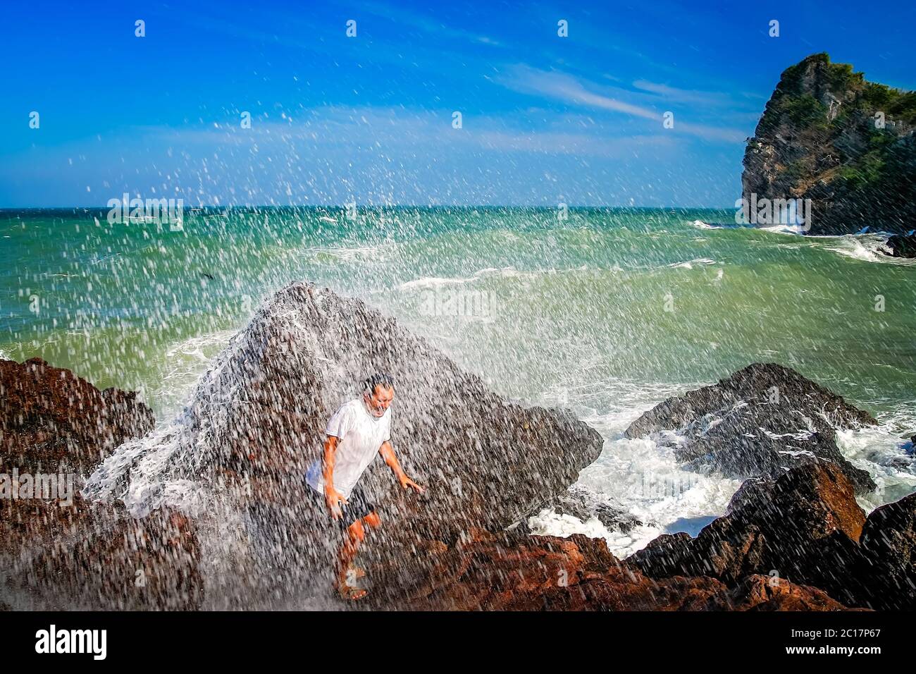 Big wave hitting the shore hi-res stock photography and images - Alamy