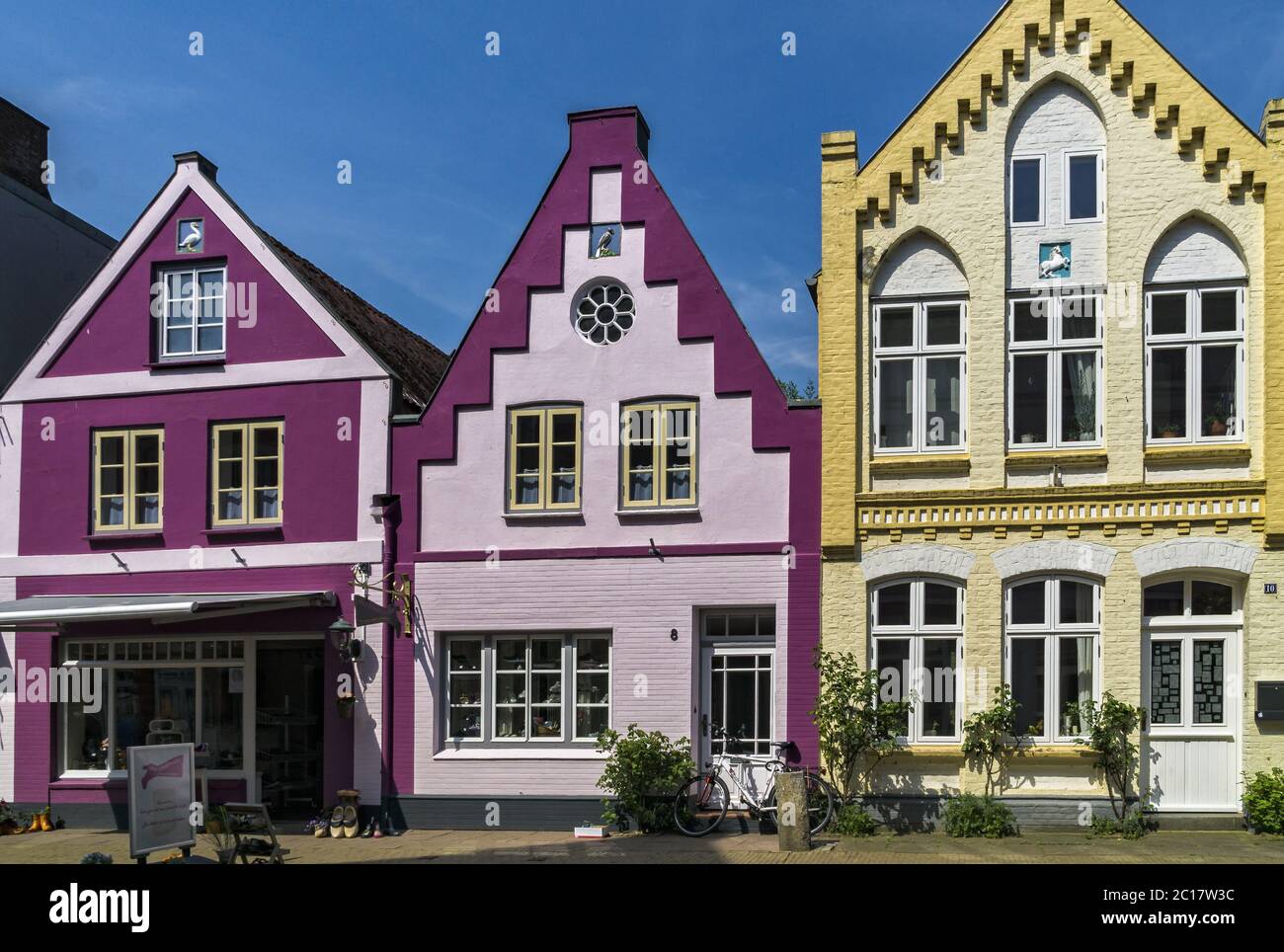 Purple house hi-res stock photography and images - Alamy