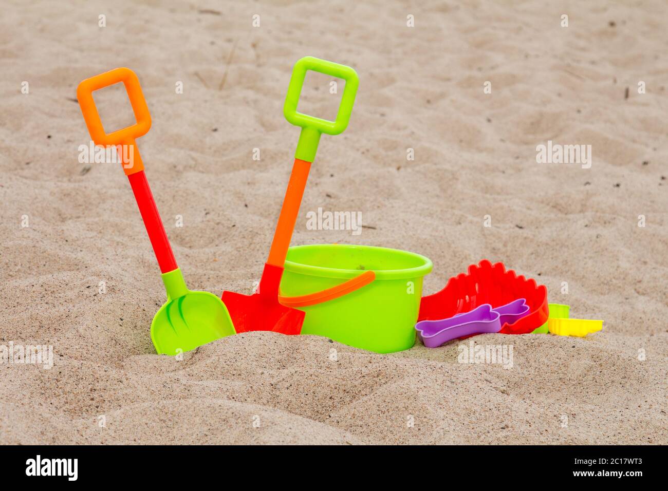 Beach toys on the sand Stock Photo - Alamy