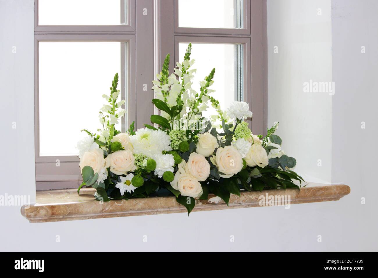 White rose wedding decoration in church hi-res stock photography and ...