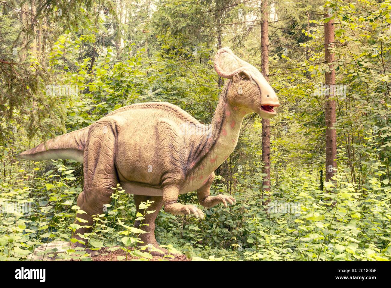 Statue of a real looking dinosaur Stock Photo - Alamy