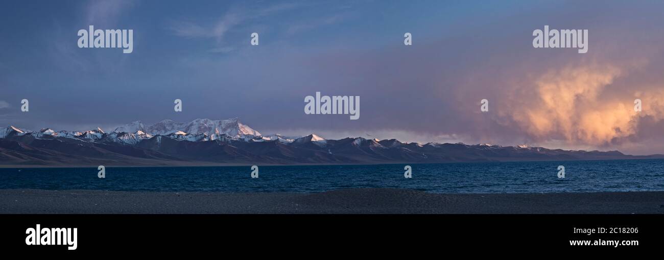 The Nyenchen Tangula mountain range seen across Nam lake at sunset ...