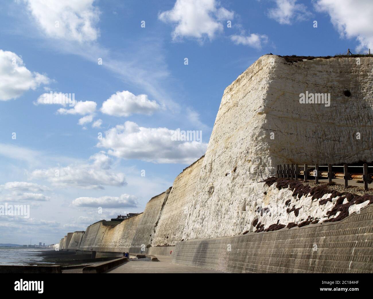 The white chalk cliffs at peacehaven hi-res stock photography and ...