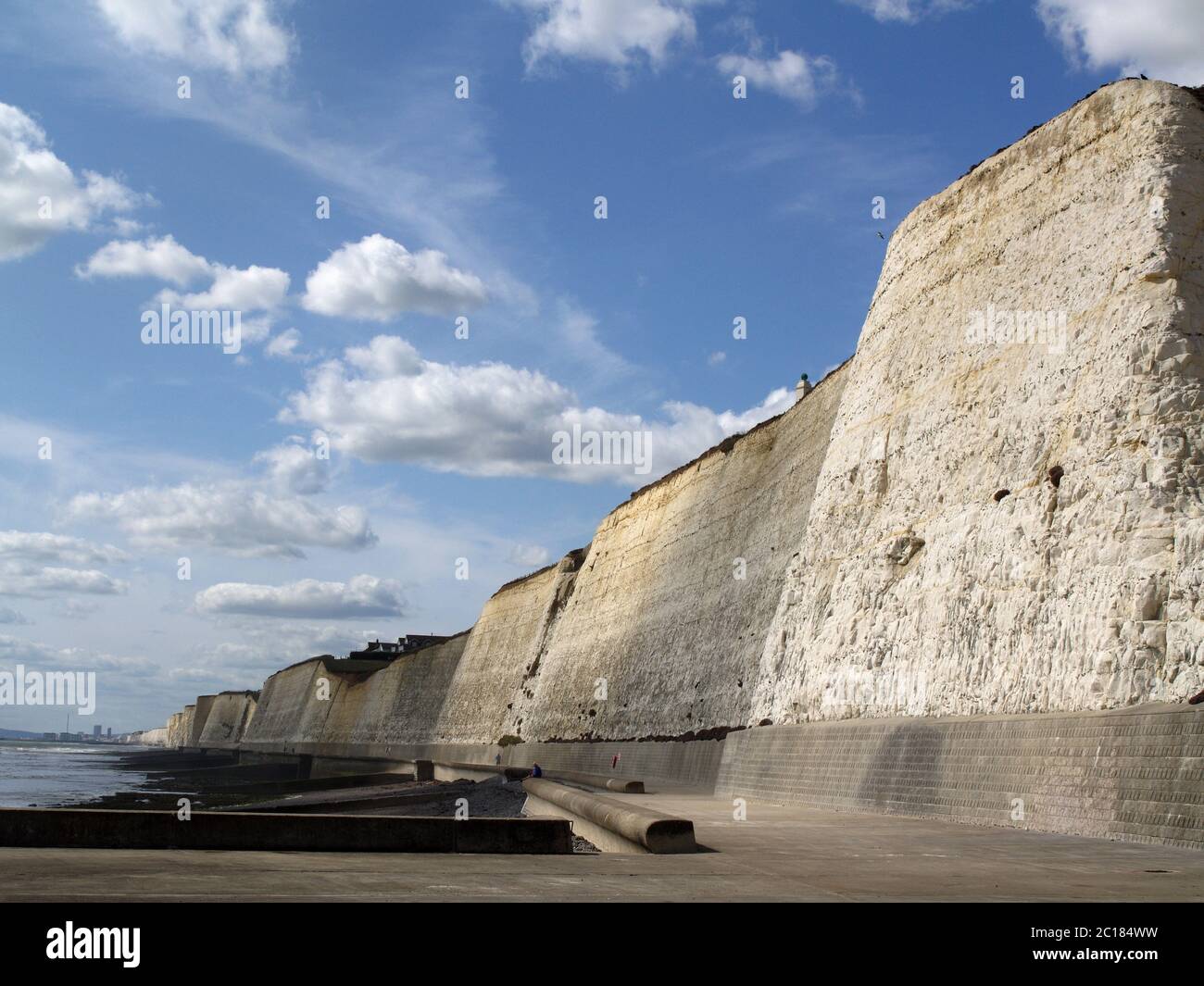The white chalk cliffs at peacehaven hi-res stock photography and ...
