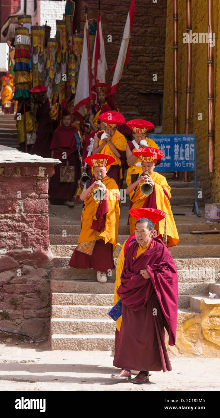 A procession of monks during the Tsurphu monastery festival, Tibet ...