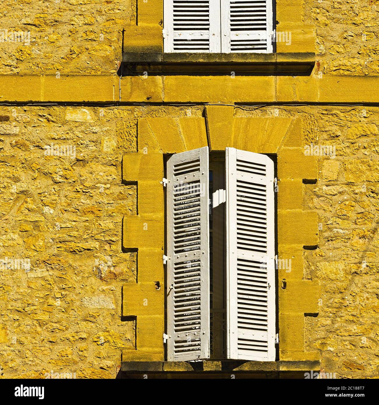 Closed shutter hi-res stock photography and images - Alamy