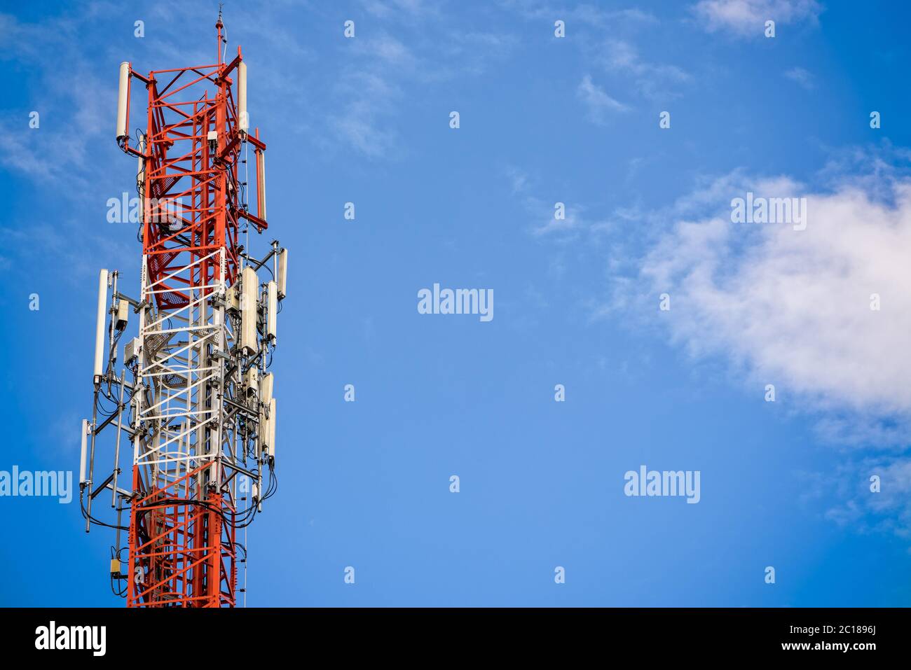 Cell phone tower red white hi-res stock photography and images - Alamy