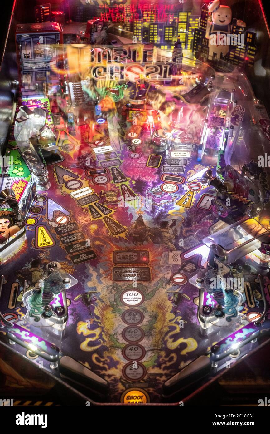 Vintage pinball arcade hi-res stock photography and images - Alamy