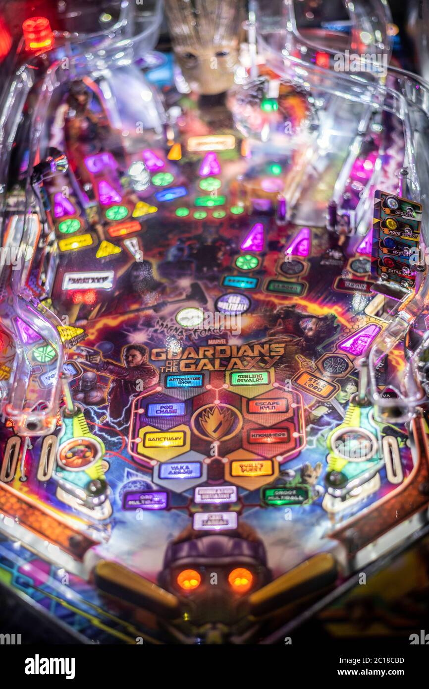 Vintage pinball arcade hi-res stock photography and images - Alamy