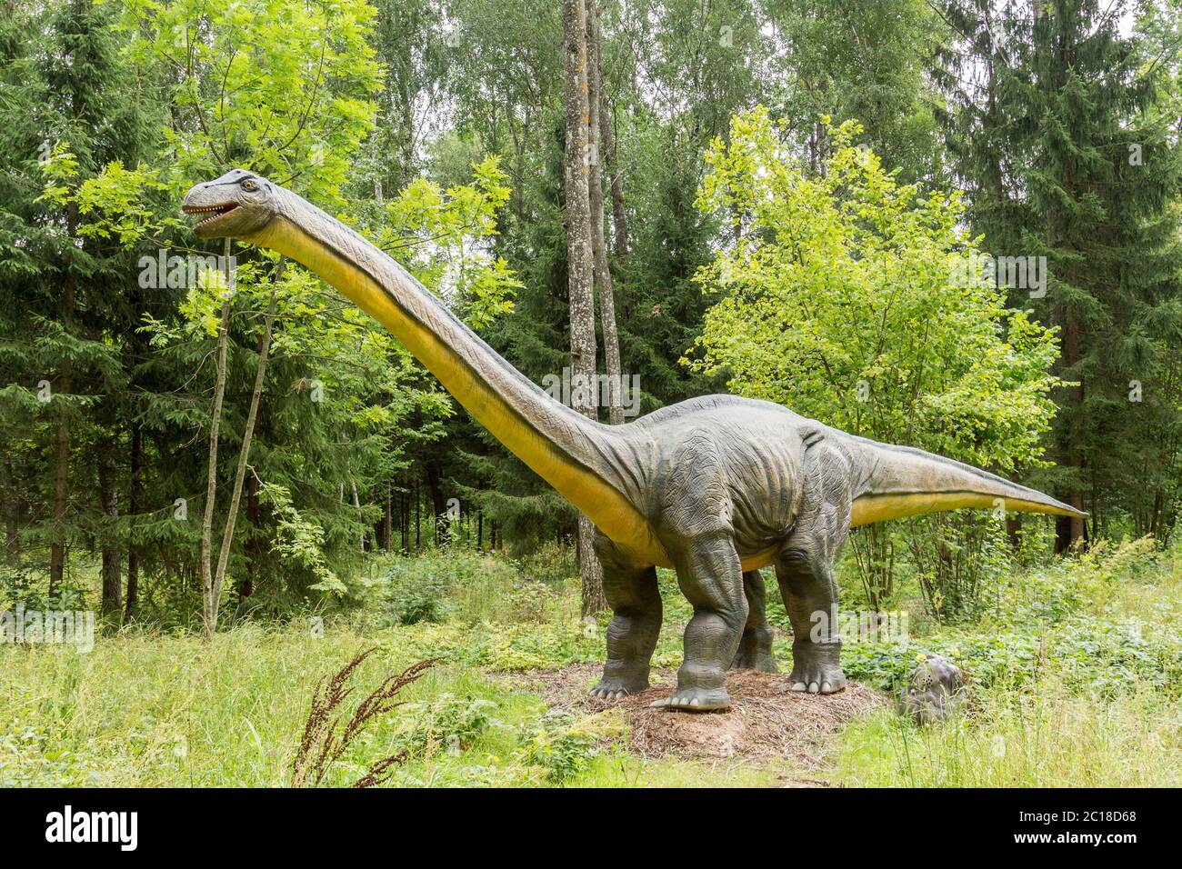 Statue of realistic Diplodocus dinosaur Stock Photo - Alamy